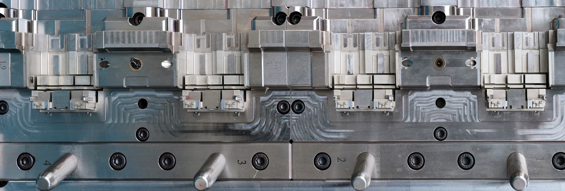 TM017A-14161 Automotive Connector Mold - TSP